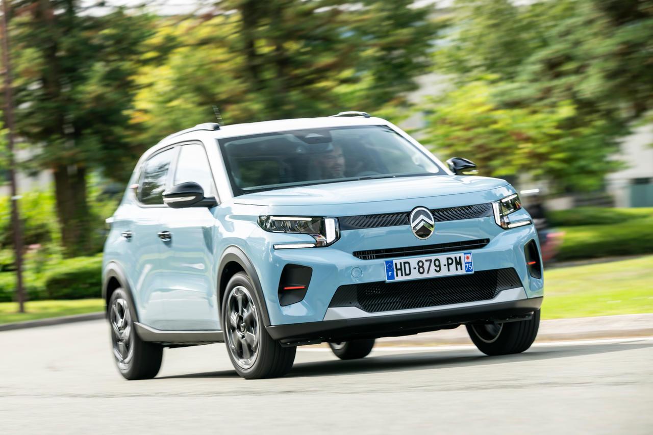 Essai comparatif : la Citroën C3 Hybride (2025) défie la Toyota Yaris ...