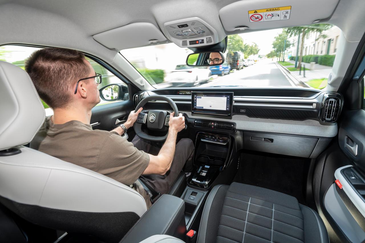 Photo - Citroën C3 Hybride 2025 au volant - Essai comparatif : la ...