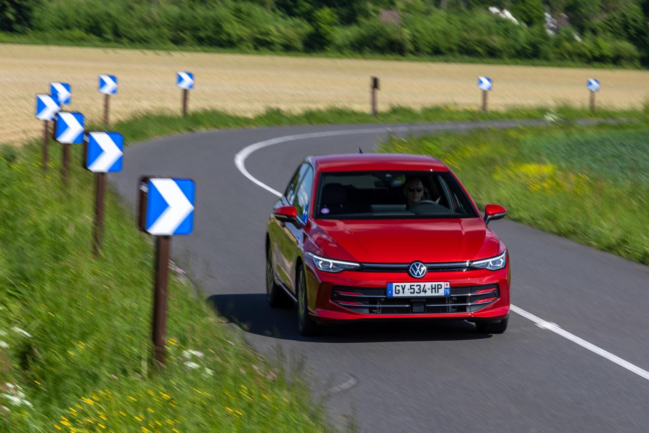 Photo 1 - volkswagen golf rouge - Résultats des constructeurs auto en ...