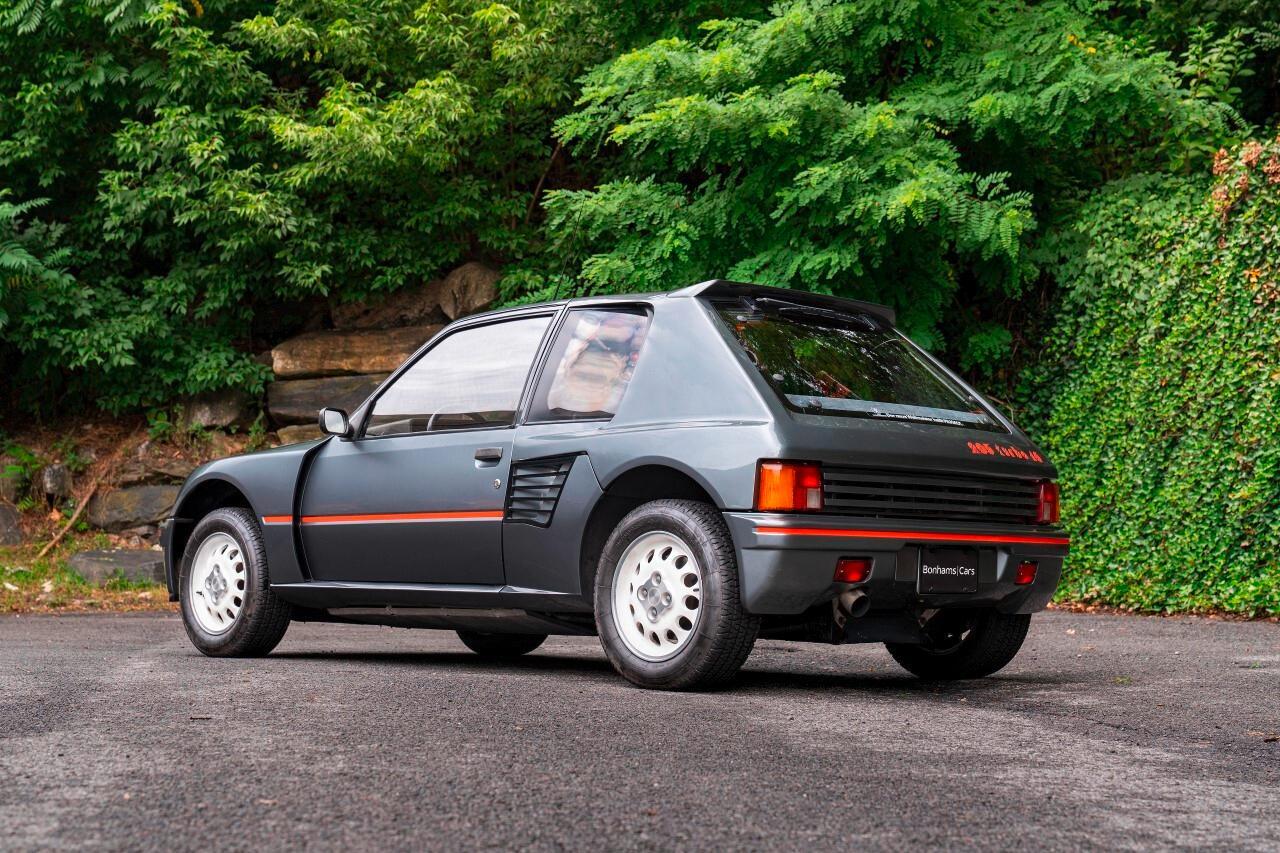 Peugeot 205 T16 (1984). Plus de 300 000 € pour une version routière