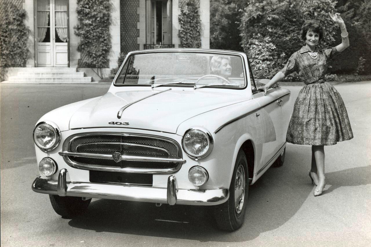 Photo 8 - La Peugeot 403 Cabriolet fut présentée en 1956... - Peugeot ...