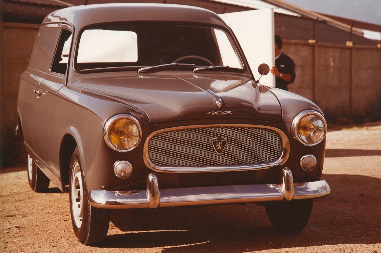 Photo 11 - Le break tôlé 403 Fourgonnette est peu connu. - Peugeot 403 ...