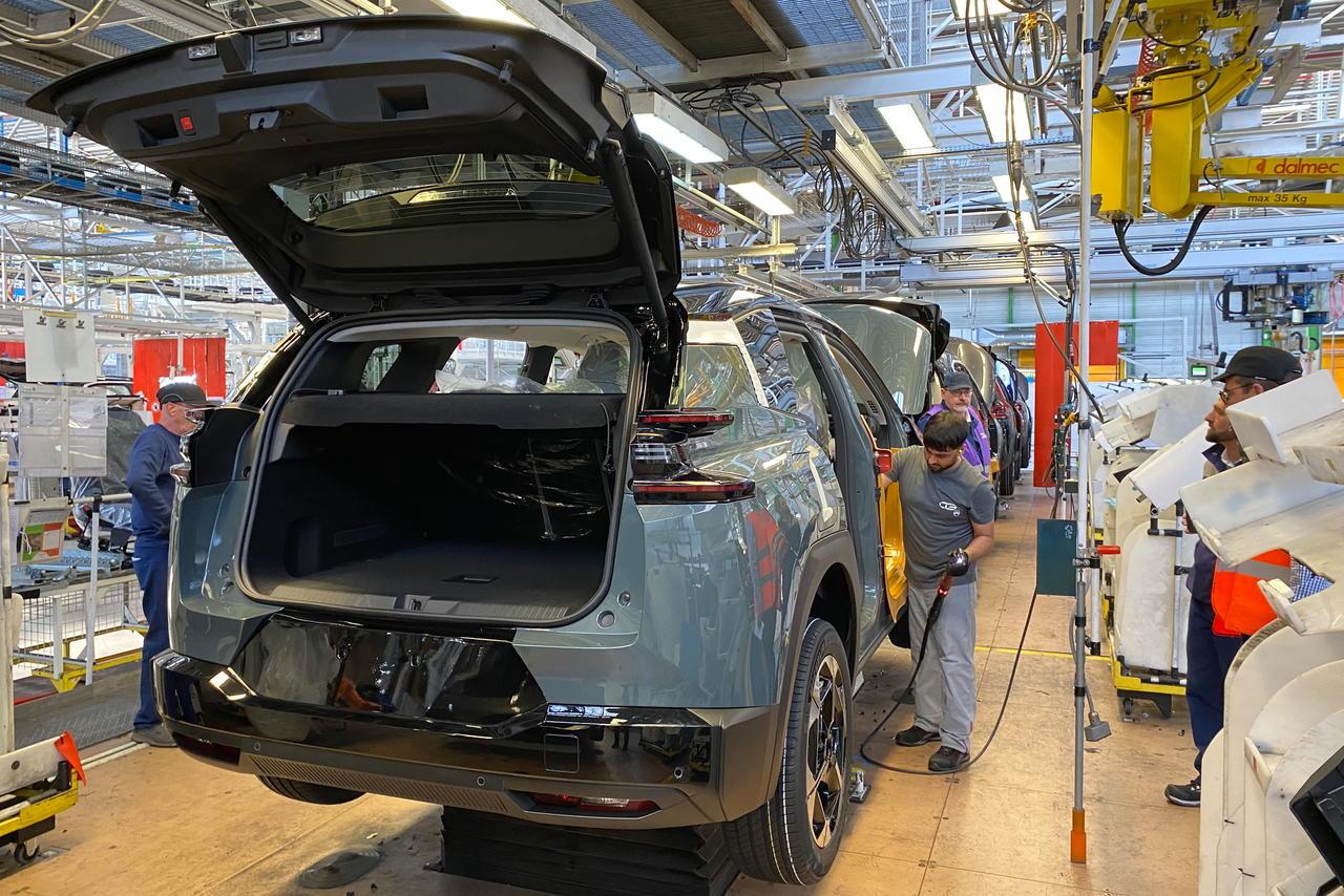 production-citroen-c5-aircross-usine-stellantis-rennes-2025-013_1.JPG ...