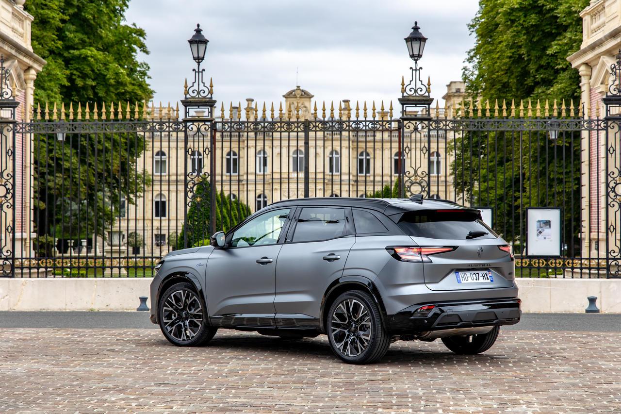 Photo 3 - Renault Austral Esprit Alpine gris Shiste vue arriere - Guide ...