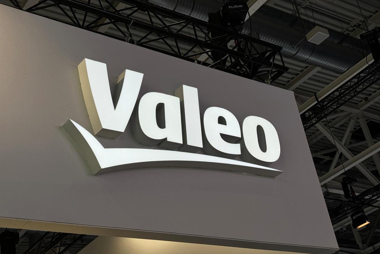 Photo 5 - valeo logo - Résultats des équipementiers auto en 2025 ...