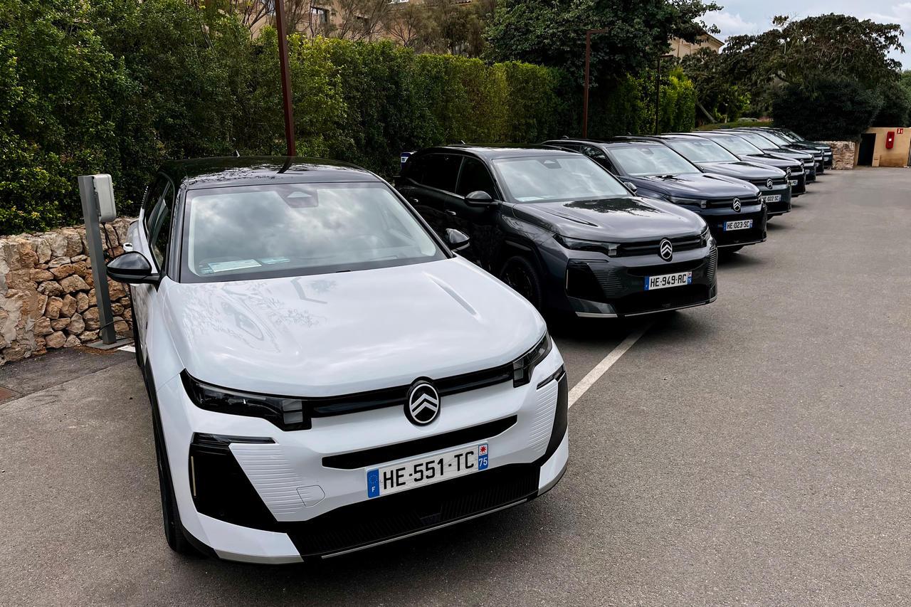 Acmat VT4 : premières livraisons pour le remplaçant du Peugeot P4