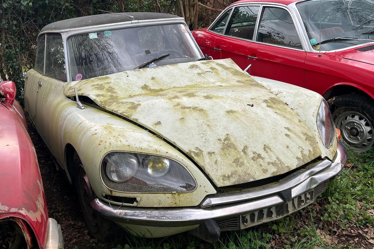 Photo 7 - epave citroen ds - Conception des véhicules et recyclage des VHU : l’Europe en passe ...