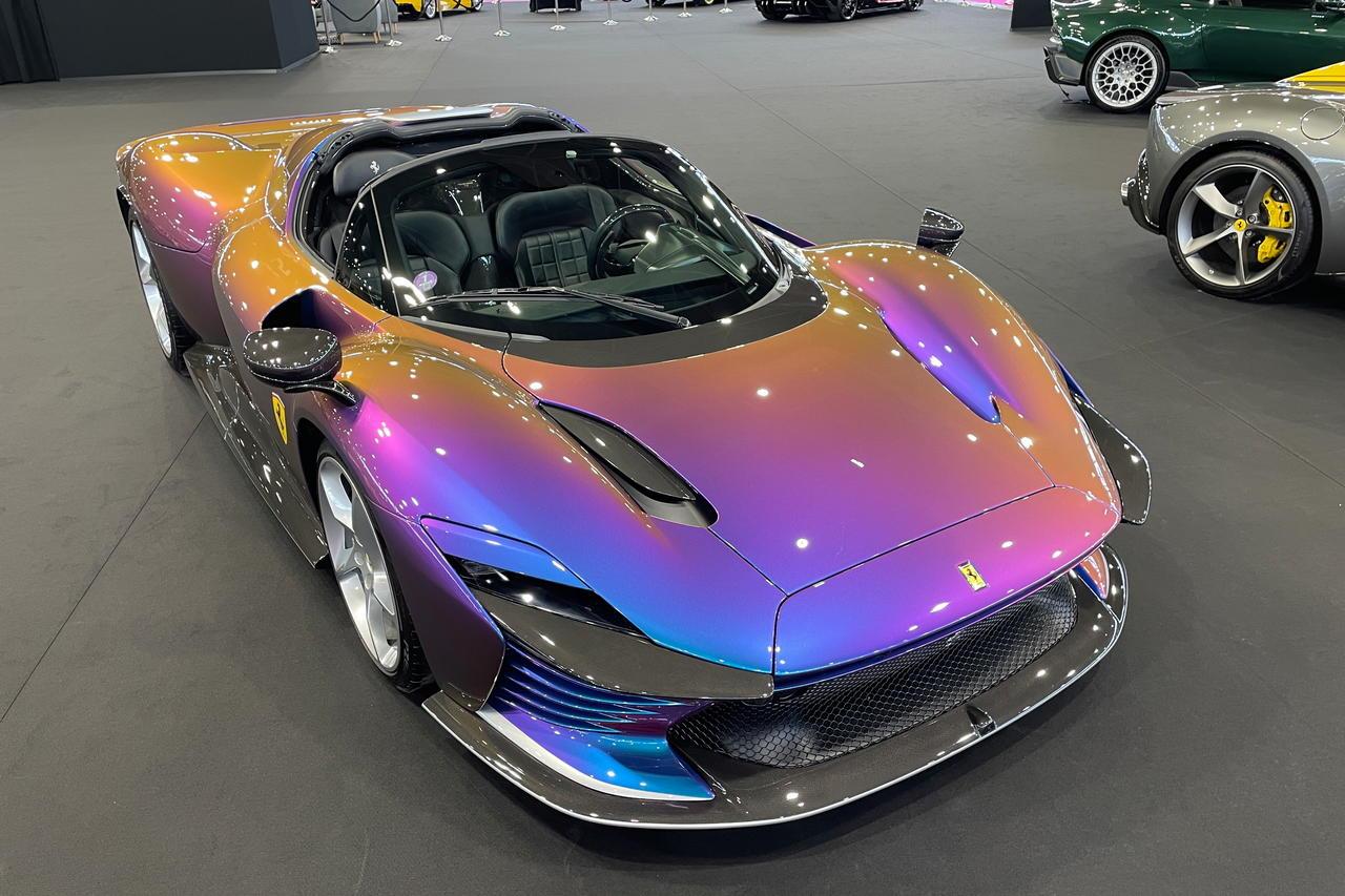 Photo 15 - Sur le plateau des supercars et hypercars s'expose une ...