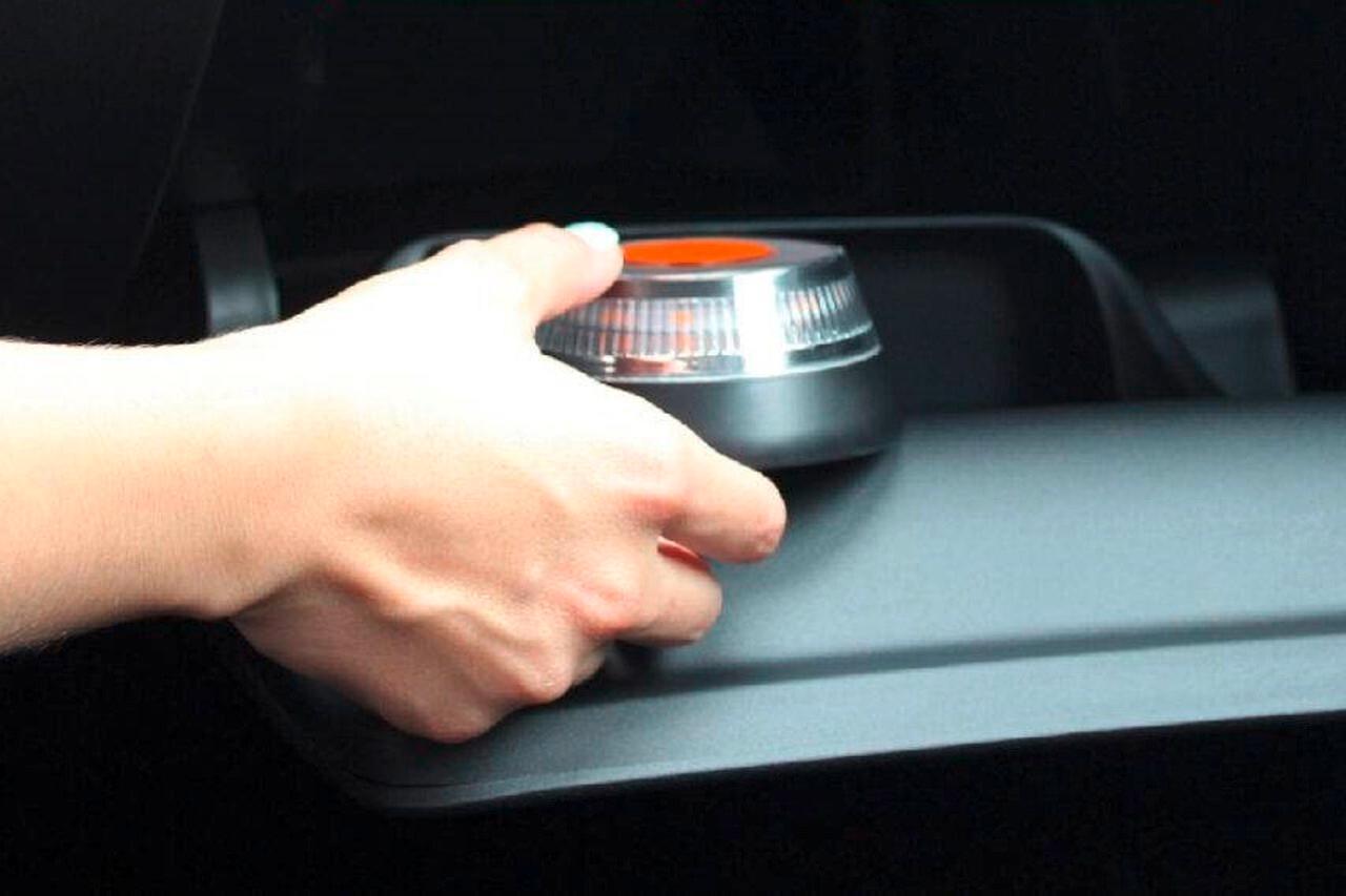 Espagne. Une balise lumineuse obligatoire dès 2026 à la place du ...