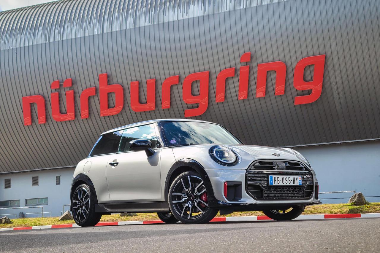 Essai extrême Mini Cooper JCW (2025). La dernière GTI thermique affronte le Nürb’