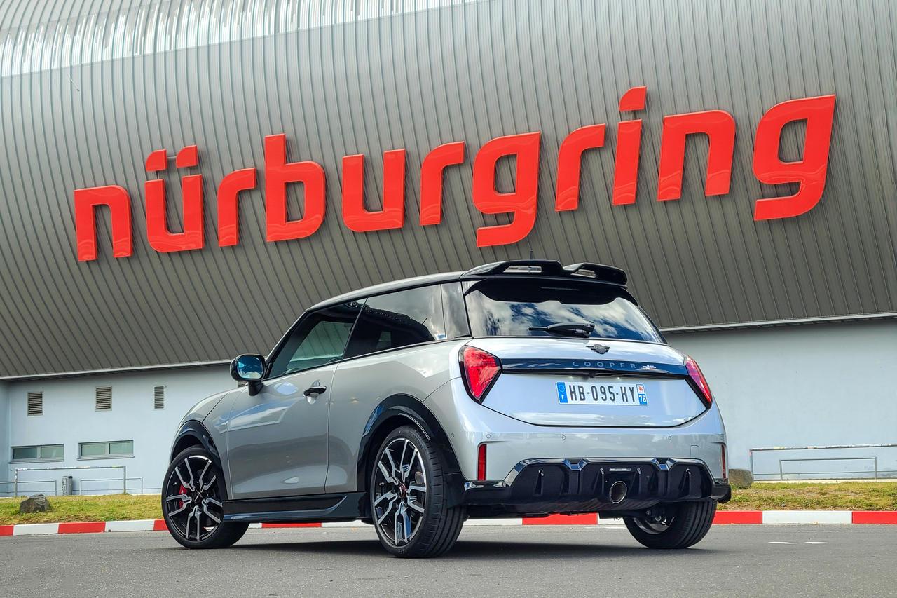 Essai extrême Mini Cooper JCW (2025). La dernière GTI thermique affronte le Nürb’