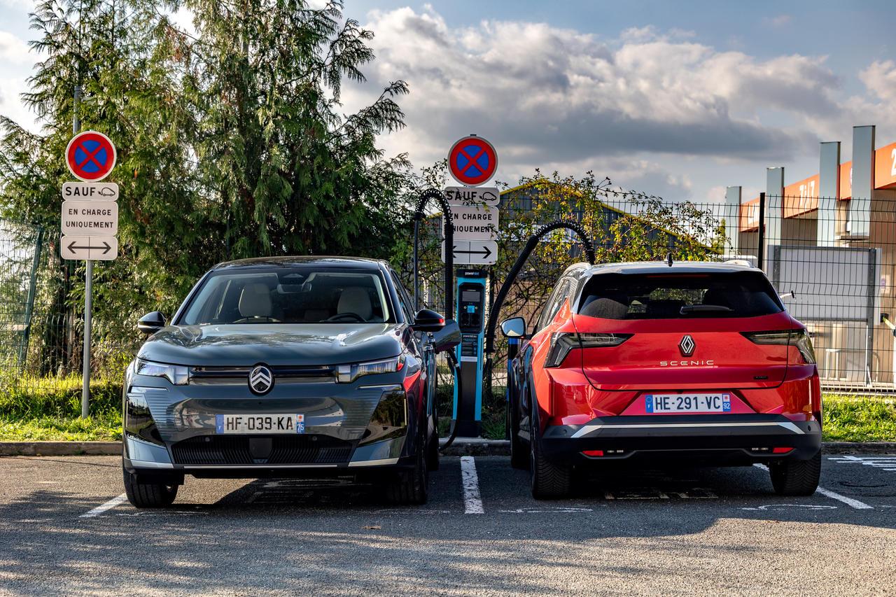 Photo 5 - Citroën ë-C5 Aircross 2025 vs Renault Scénic E-Tech 2025 ...
