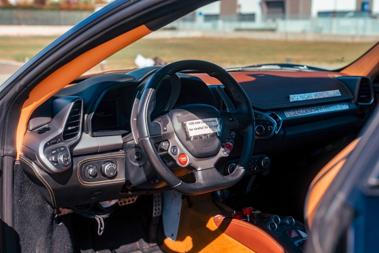 Photo 9 - Les consignes de sécurité sont nombreuses à bord. - Ferrari ...