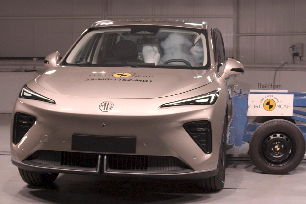 Scoop MG S6 (2025). Le SUV électrique familial se montre en avance ...