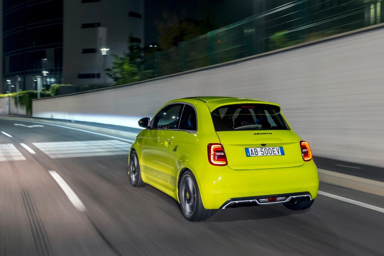 Diaporama et photos - Abarth 500e (2025). Une version thermique de la citadine sportive à l ...