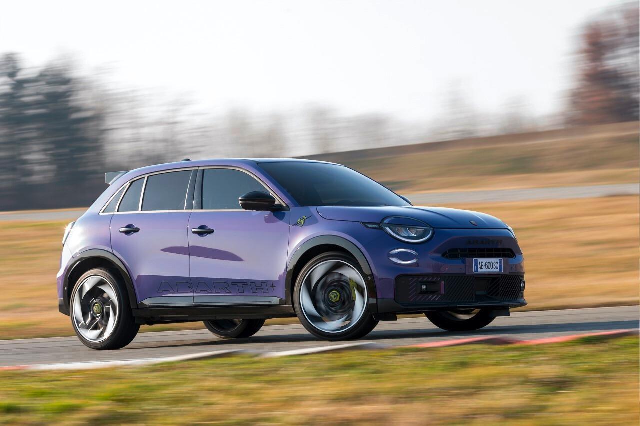 Diaporama et photos - Abarth 500e (2025). Une version thermique de la citadine sportive à l ...