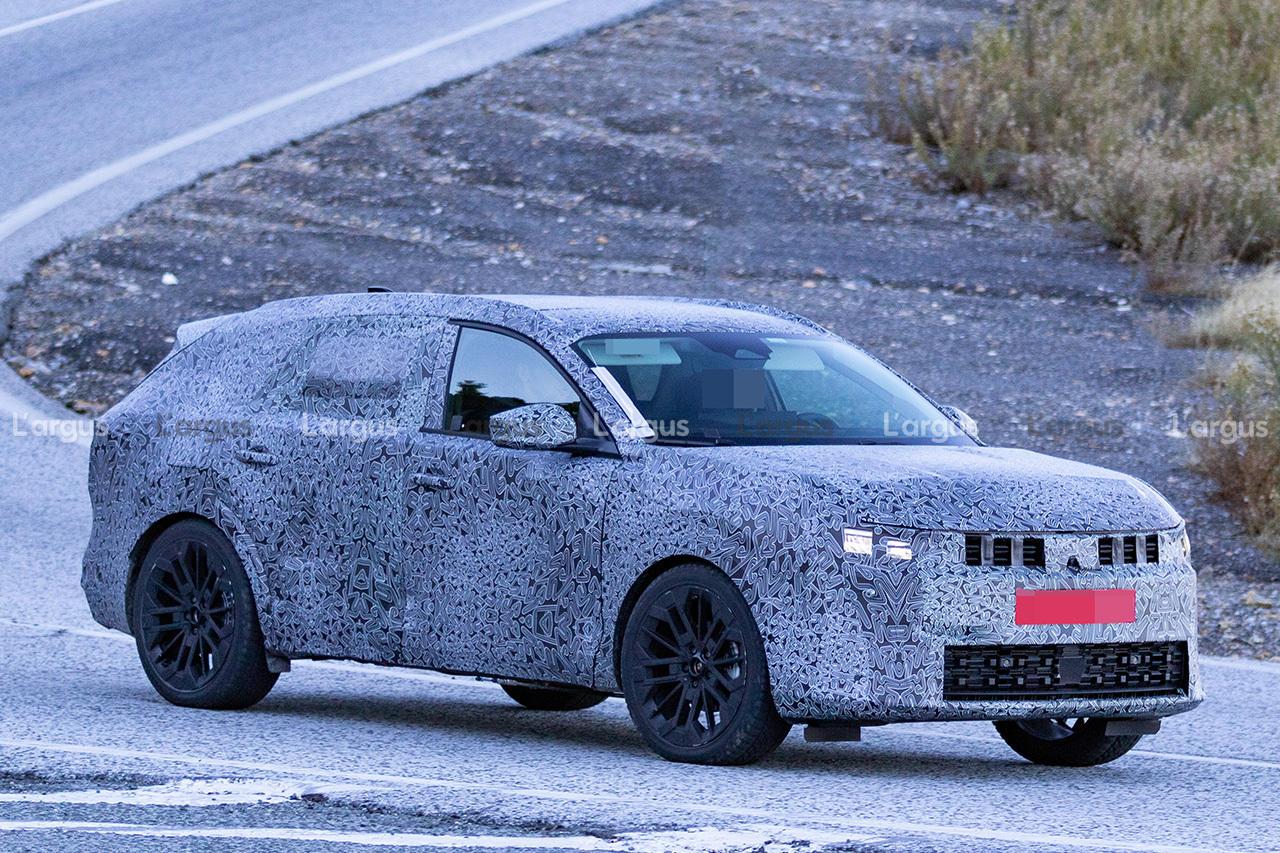 Diaporama et photos - Dacia C-Neo (2026). Le futur break familial hybride roule enfin | L'Argus