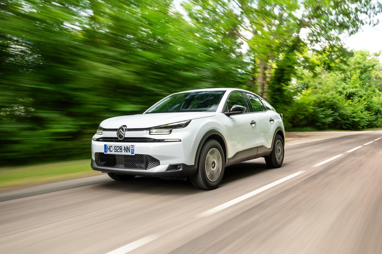 Photo 1 - Les C4 et C4X inaugurent le programme « Chrome Detox » de Citroën visant à abandonner ...