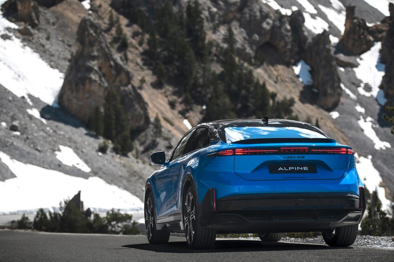 Alpine A390 (2025). La production en série du crossover électrique est ...