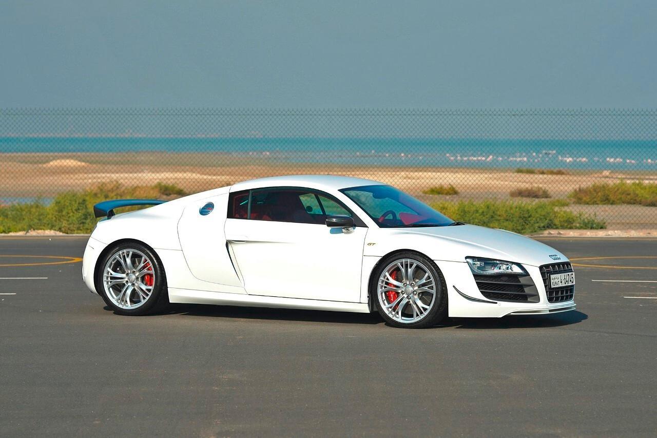 Photo 5 - Les prises d'air latérales sont peintes couleur carrosserie ...