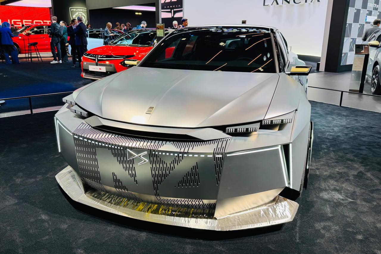 Photo 2 - La proue du concept est pour le moins agressive. Les ...