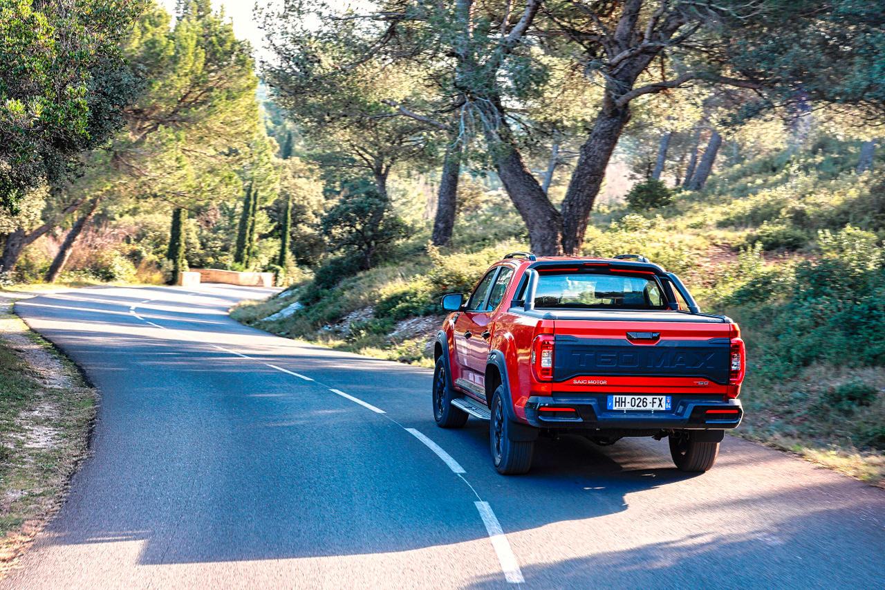 Photo 5 - Sans parler d'agilité, le Maxus offre un comportement routier ...