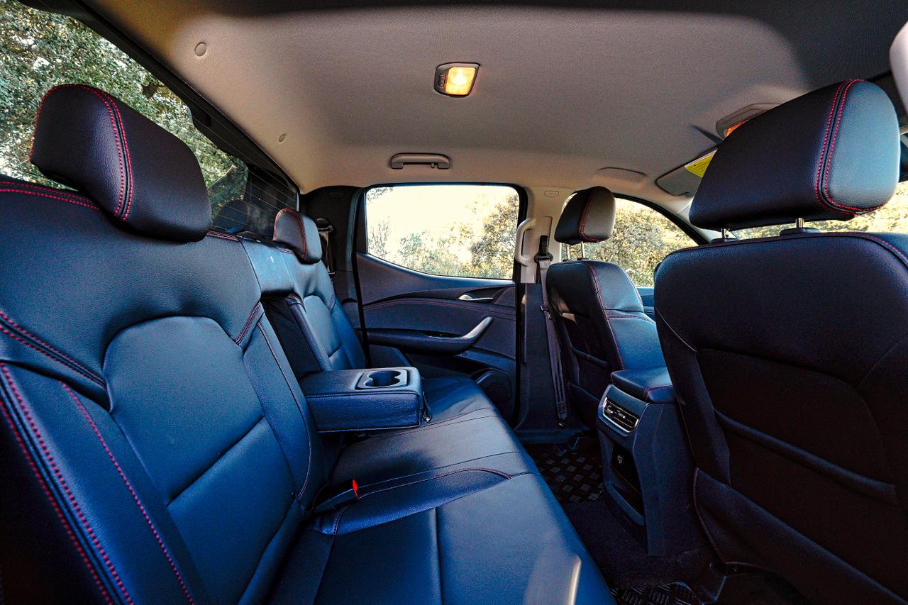 Photo 22 - Le deuxième rang offre une belle habitabilité, que ce soit ...