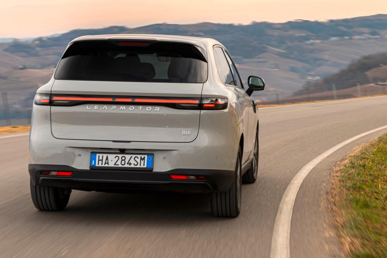 Photo 2 - C'est toujours un moteur électrique de 218 ch placé sur l ...