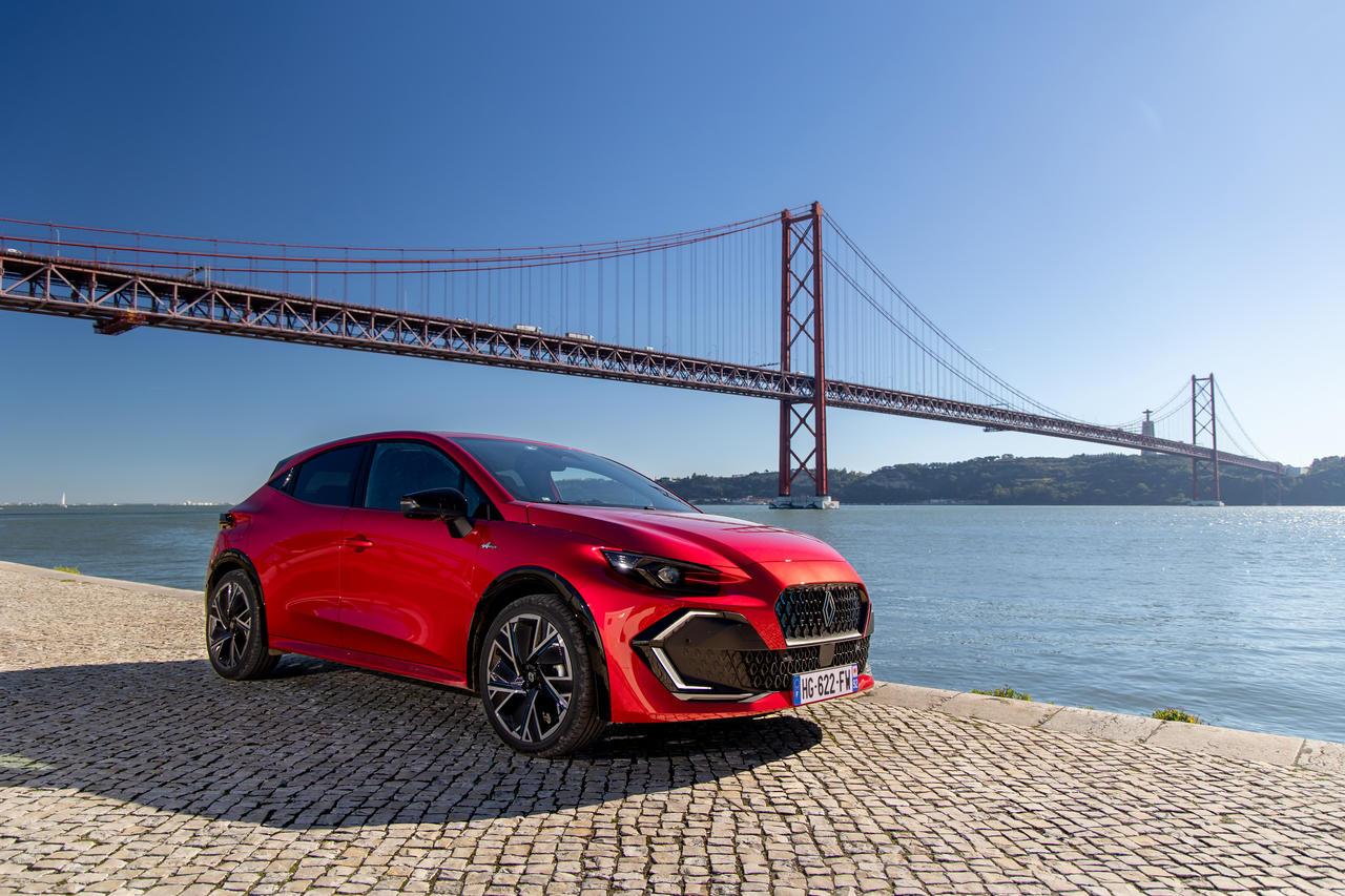 Photo 2 - clio esprit alpine vue avant - Essai longue durée Renault ...