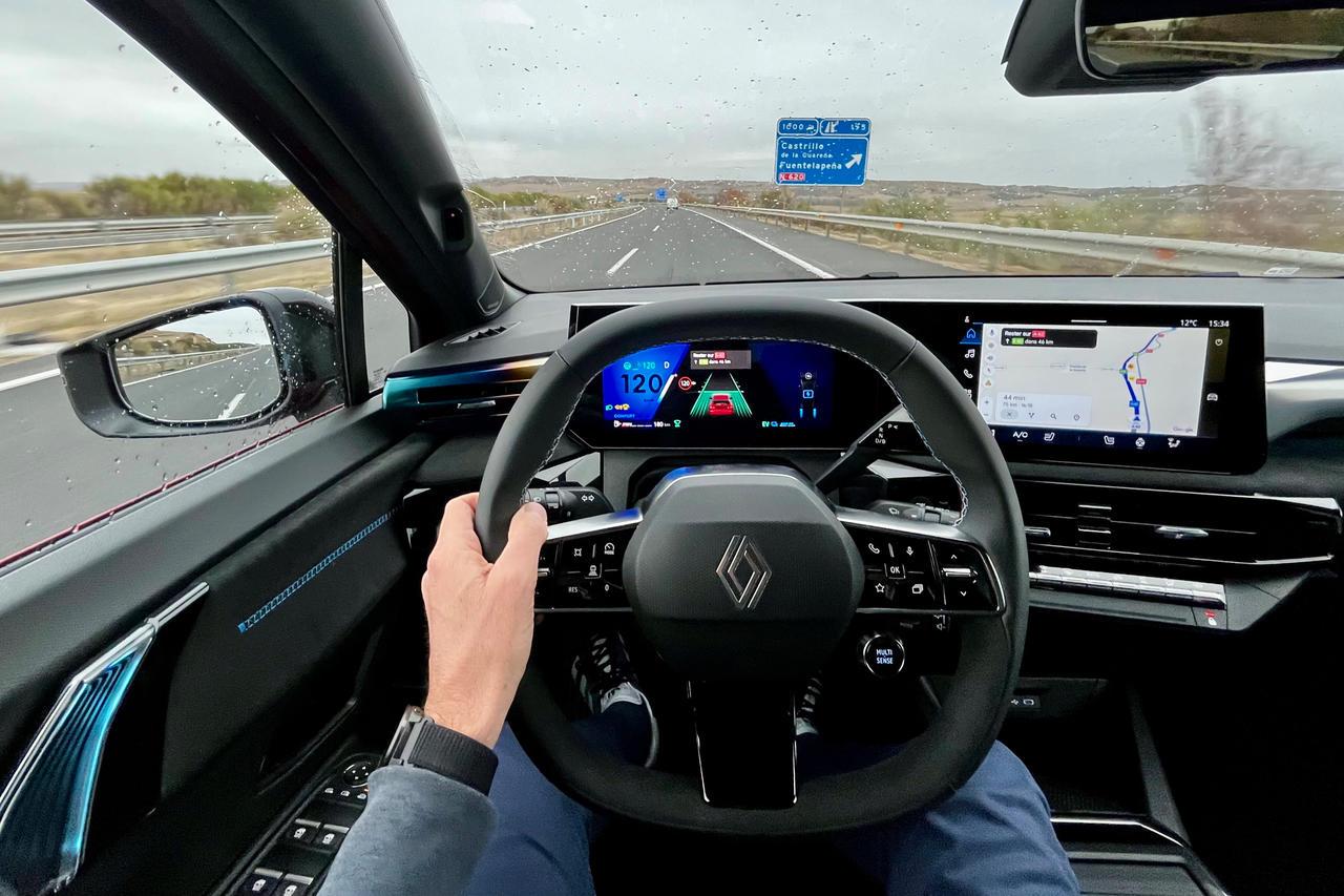 Photo 7 - renault clio poste de conduite esprit alpine - Essai longue ...