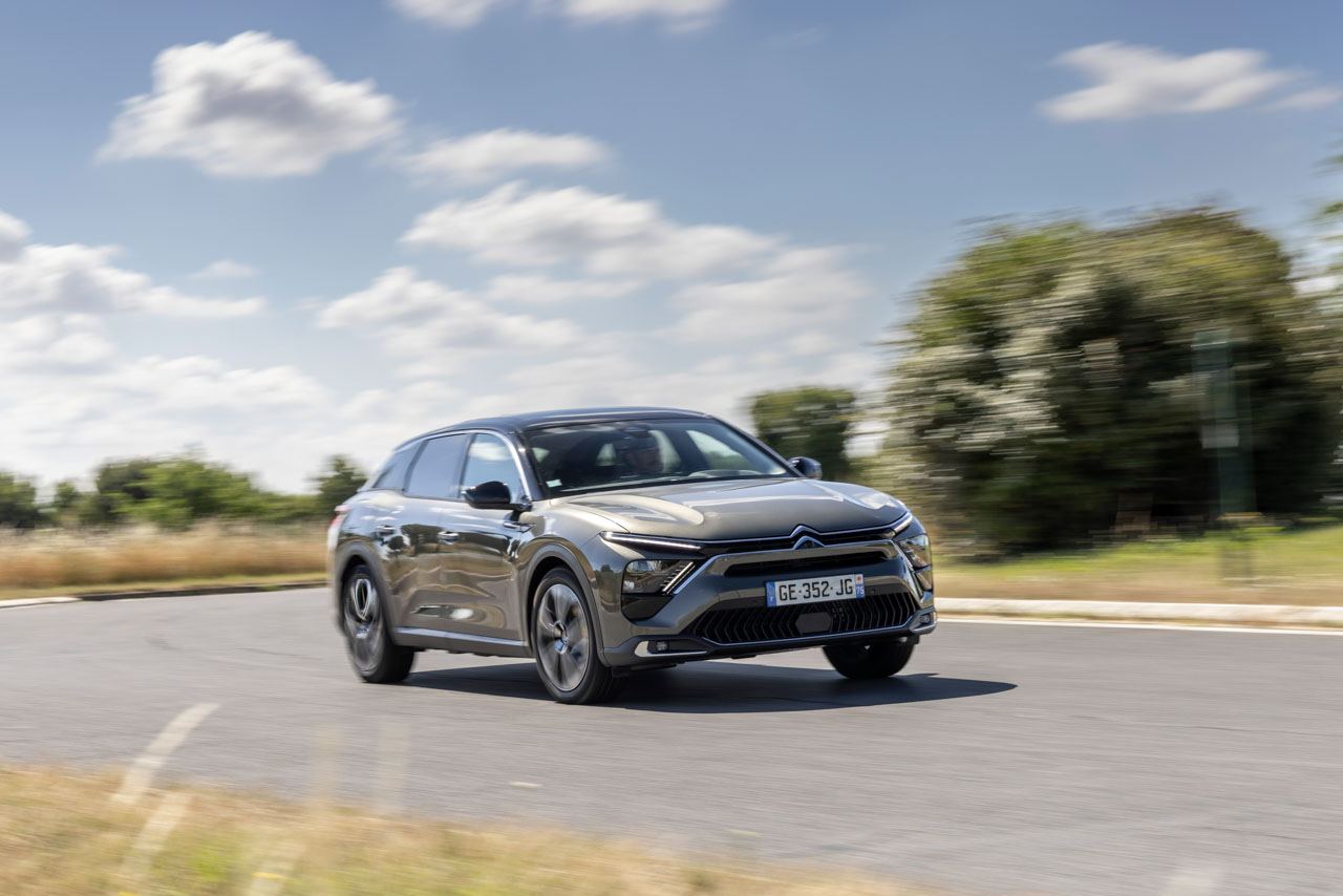 La Citroën C5 X Hybrid gagne (un peu) en autonomie électrique
