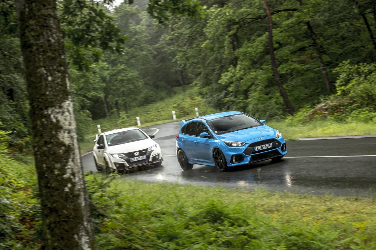 Photo 1 - Honda Civic Type R 2016 blanche suivant une Ford Focus RS ...