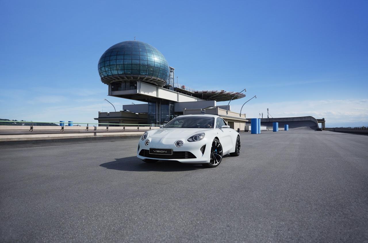 Photo 13 - Alpine A110 Vision blanche sur le toit du Lingotto - Alpine ...