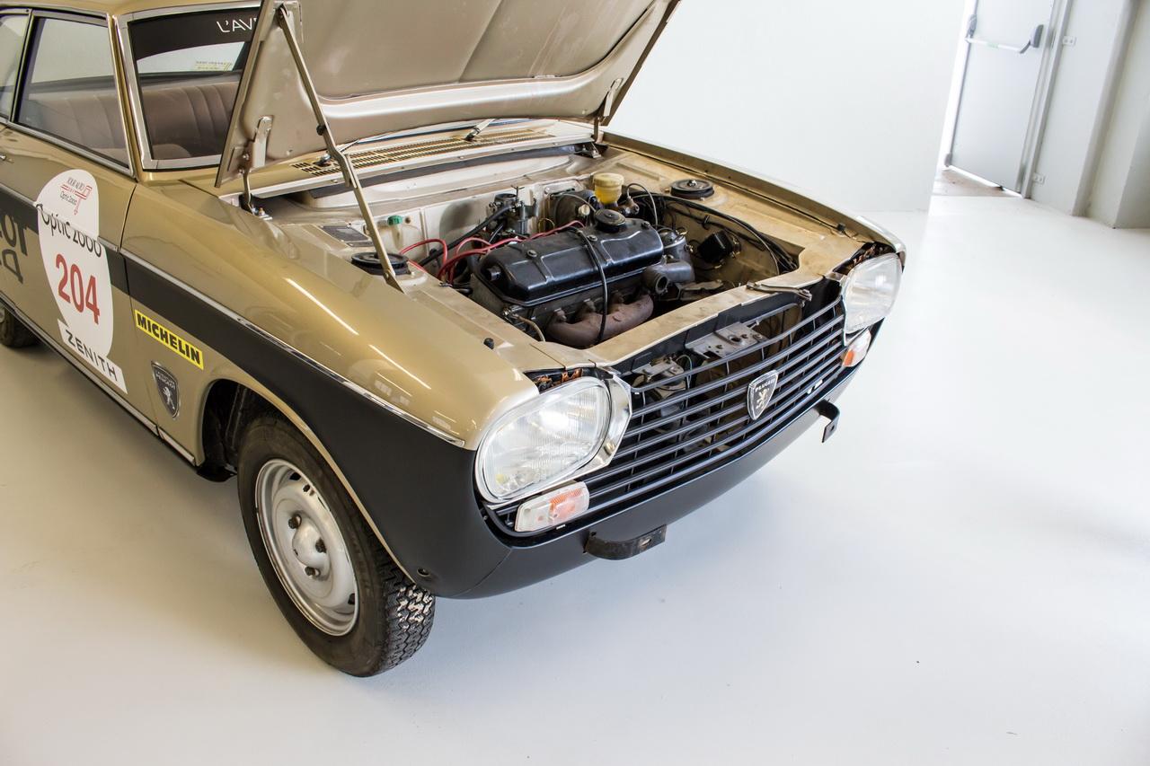 Photo 7 - Peugeot 204 coupé capot ouvert - La Peugeot 204 Coupé de L ...