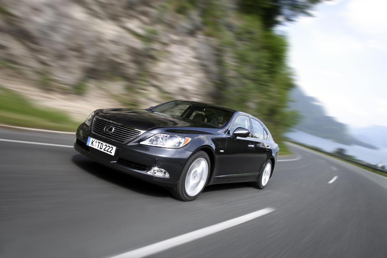 Photo 2 - Lexus LS au rappel