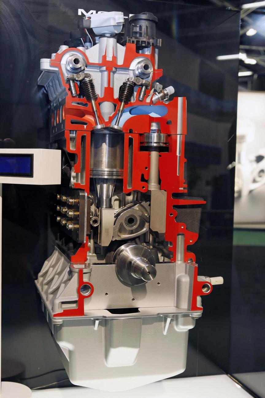 Premiers tours de roues du moteur à compression variable MCE-5