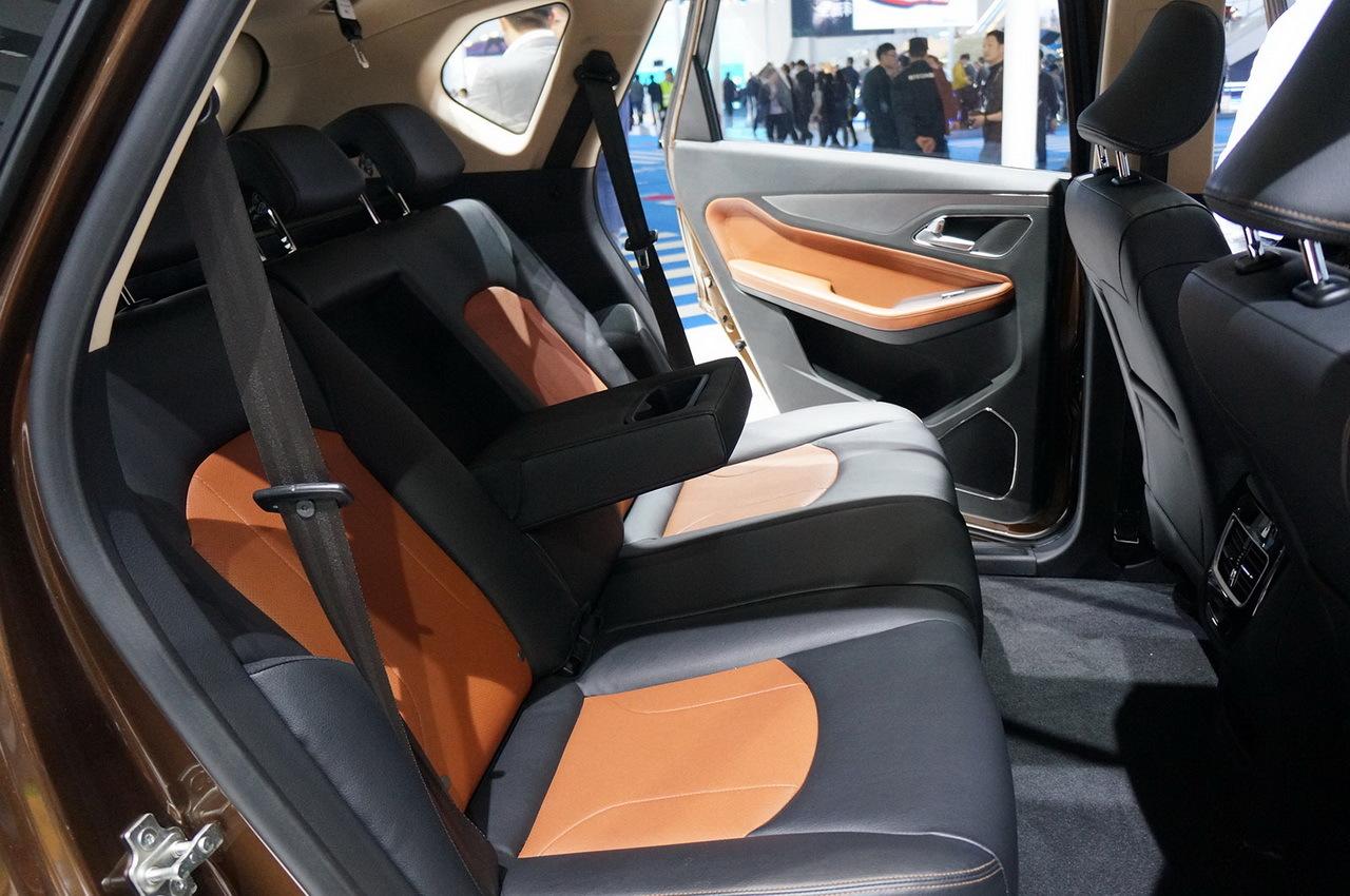 Photo 5 - Places arrière Baojun 560 - SHANGHAI 2015 - La Baojun 560 ...