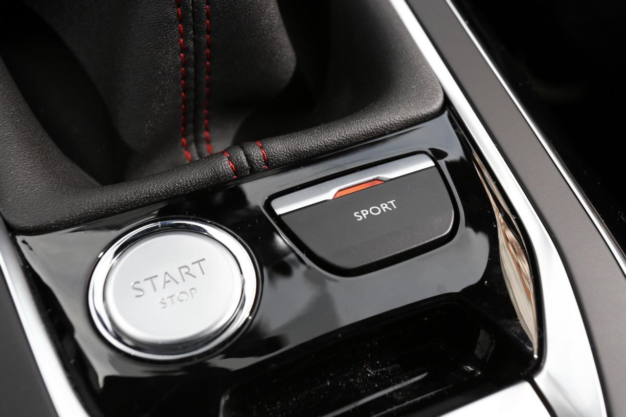 Photo 34 - bouton sport peugeot 308 gt 2015 - Renault Mégane GT vs ...