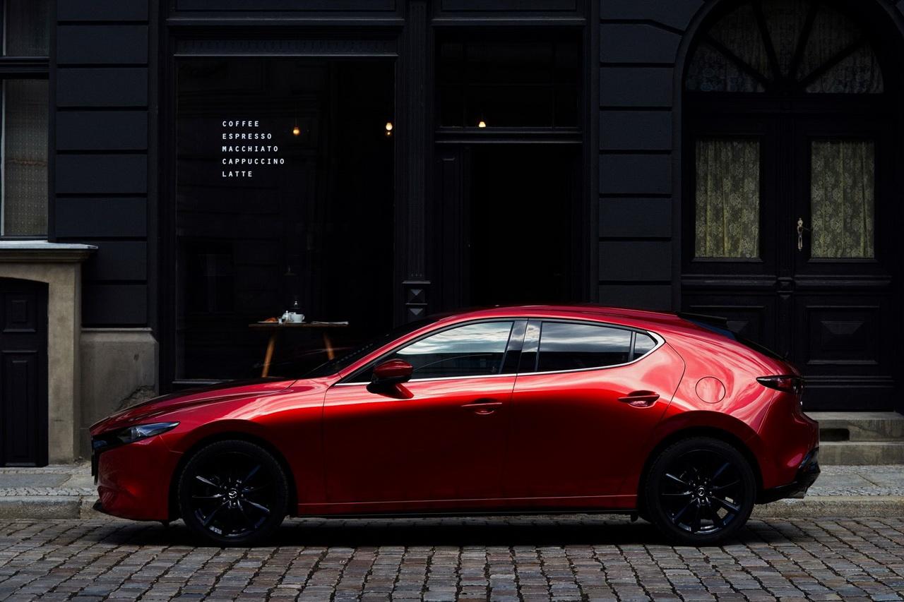 Photo 3 - mazda 3 2019 rouge profil - Mazda 3 (2019) : les prix et la ...
