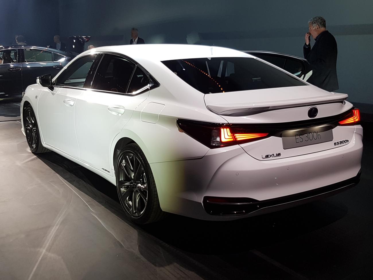 Photo 64 - Lexus ES 2018 : infos et photos de la remplaçante de la Lexus GS