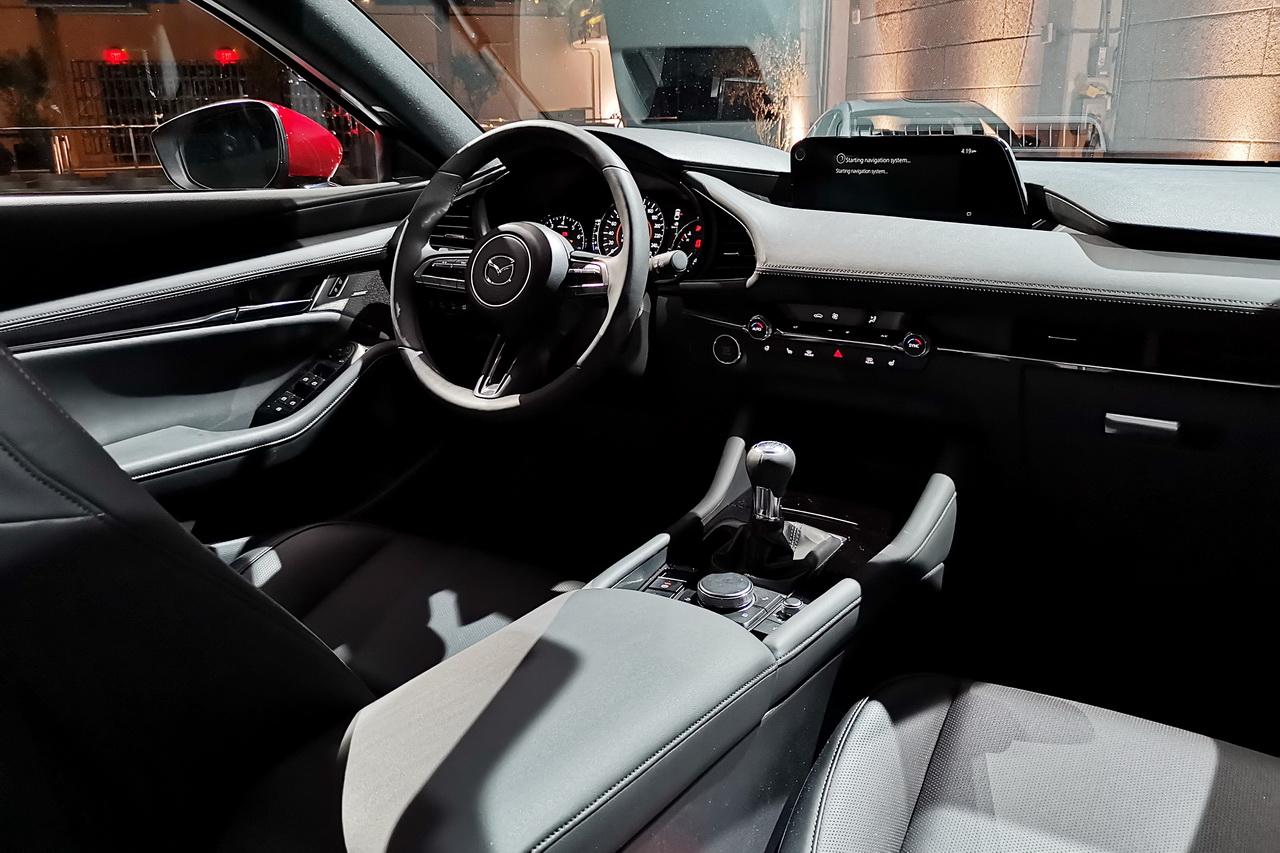 Photo 4 - mazda 3 2019 rouge 5 portes intérieur - Mazda 3 (2019) : L ...
