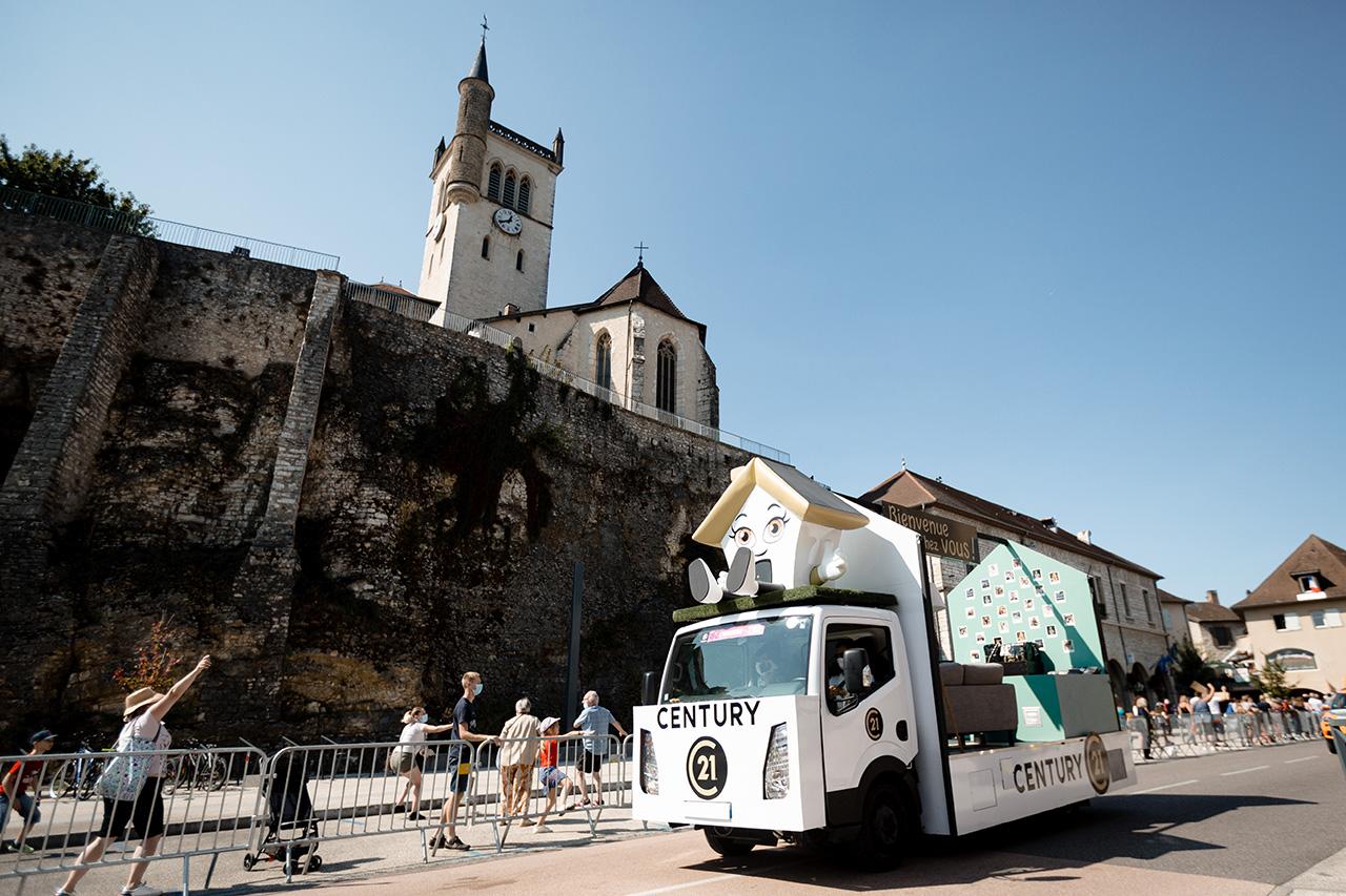 Photo 41 - caravane du tour de france century 21 - Tour de France. La caravane publicitaire, un ...