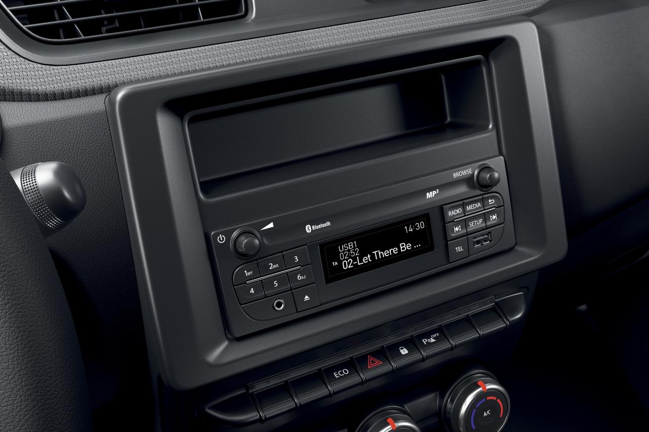 Photo 18 - renault express radio - Renault Express Van vs Peugeot ...