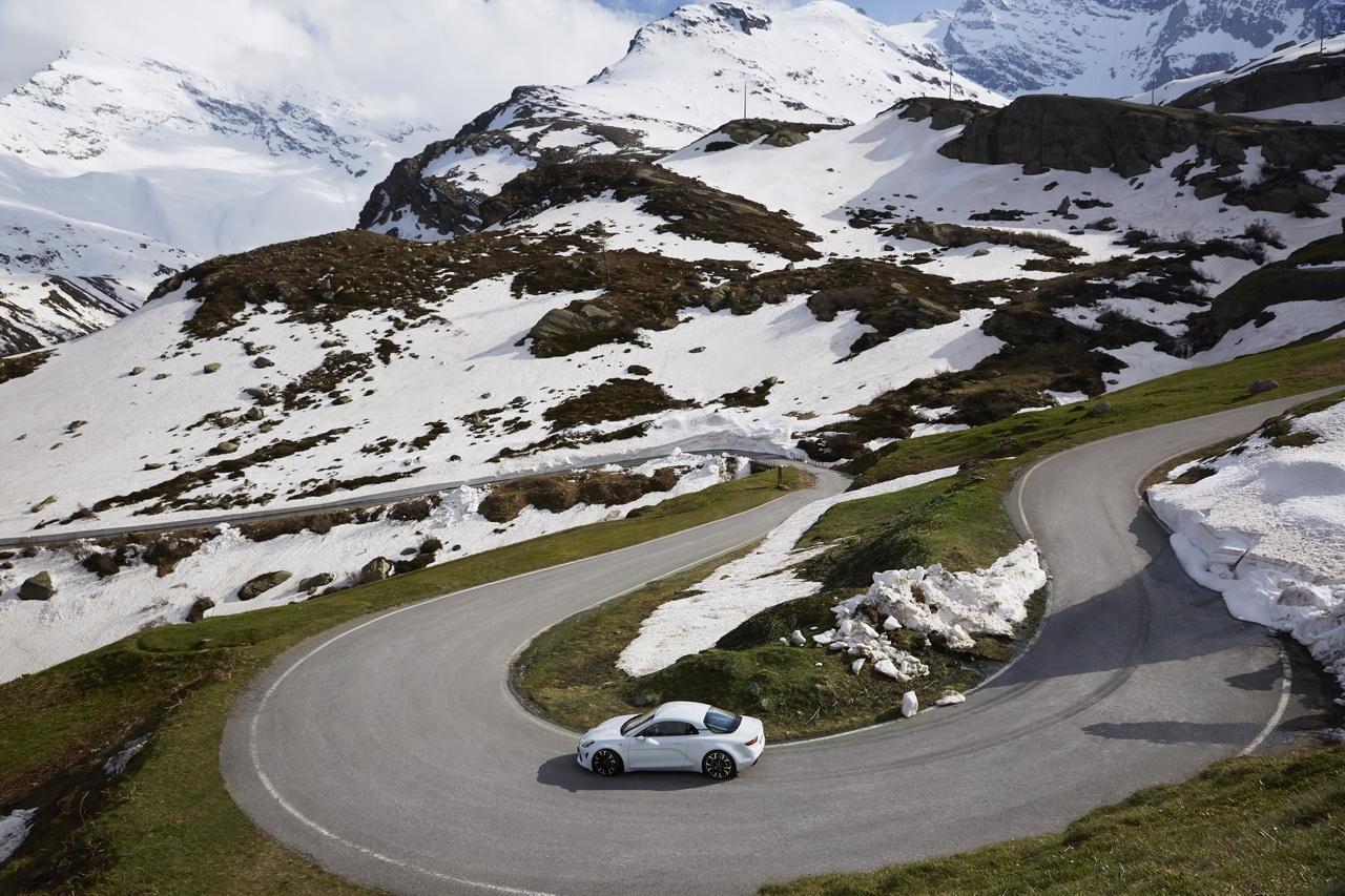 Photo 20 - Alpine A110 Vision blanche sur un col de montagne - Alpine ...