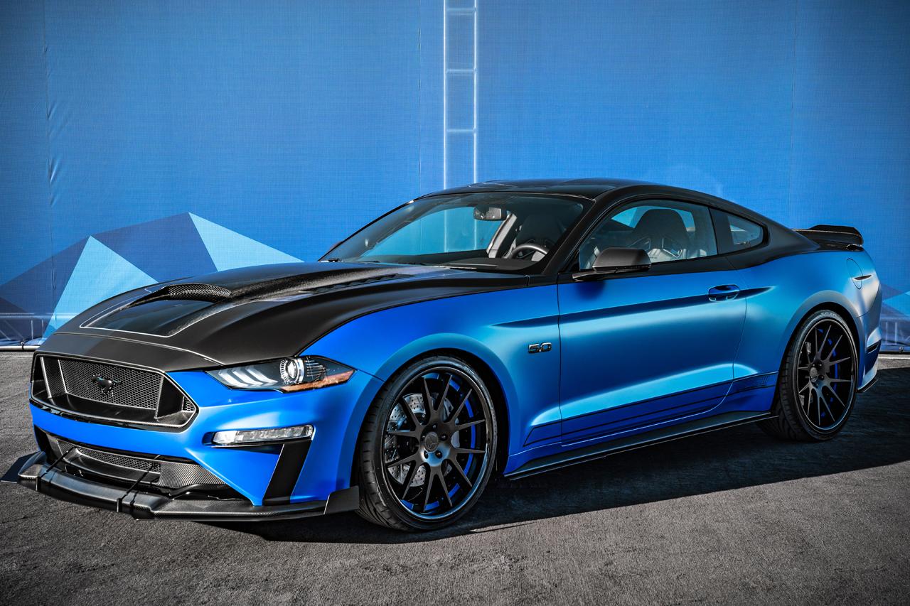 Photo 11 - California Pony Cars Ford Mustang bleue et noire SEMA Show ...