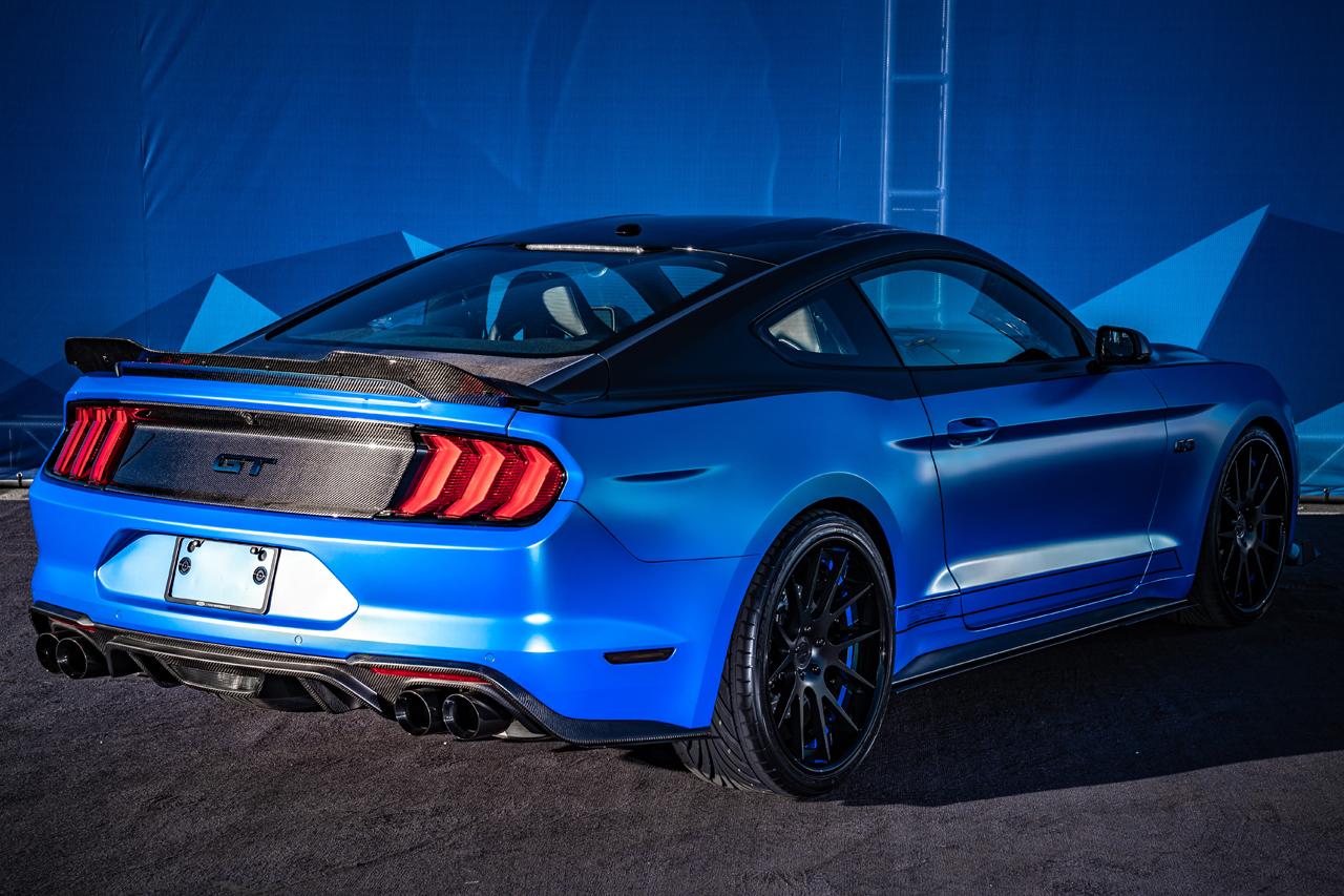 Photo 12 - California Pony Cars Ford Mustang bleue et noire SEMA Show ...