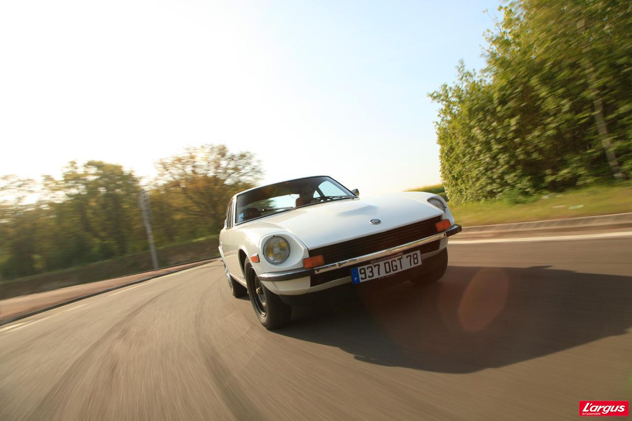 Photo 22 - vue avant 3/4 avant Datsun 240Z blanche - Datsun 240Z vs Nissan 370Z : c'était mieux ...