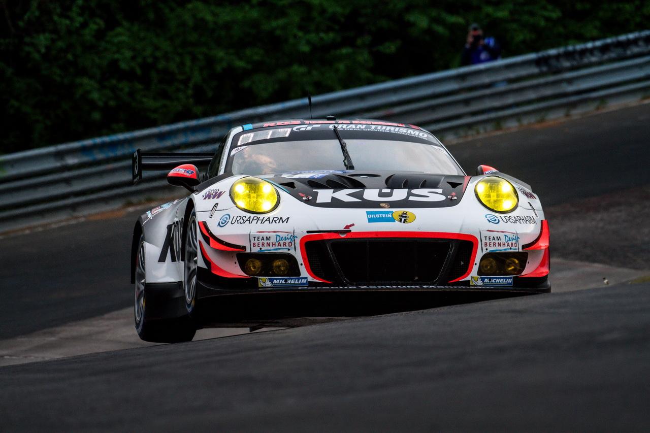 Photo 13 - 24H Nürburgring 2018 petit carroussel porsche vue avant ...