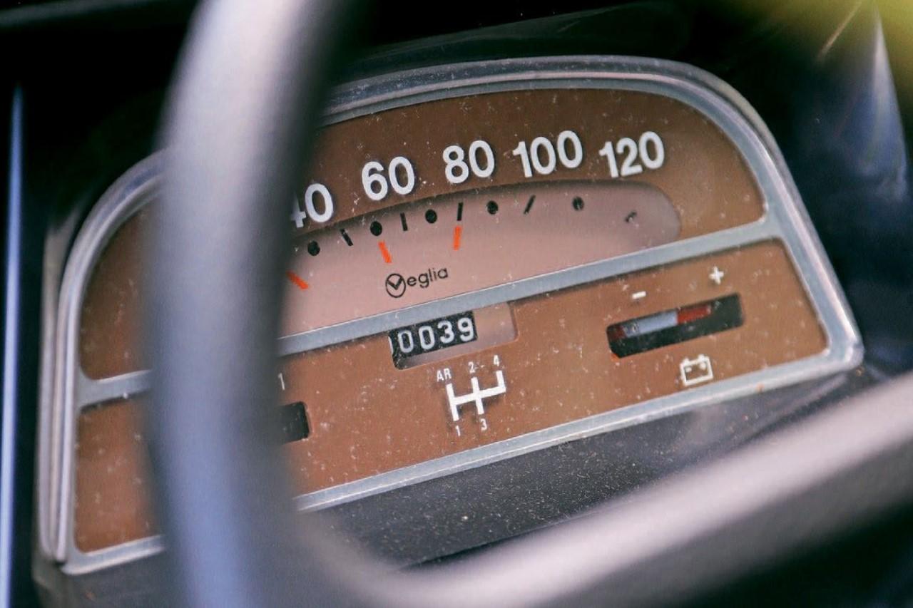 Photo 3 - Citroën 2CV Charleston compteur - Cette Citroën 2CV ...