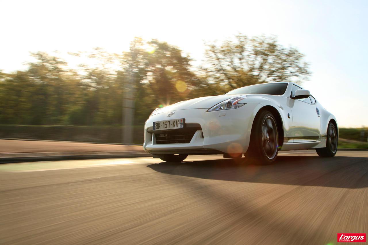 Photo 37 - 3/4 avant Nissan 370Z blanche - Datsun 240Z vs Nissan 370Z : c'était mieux avant